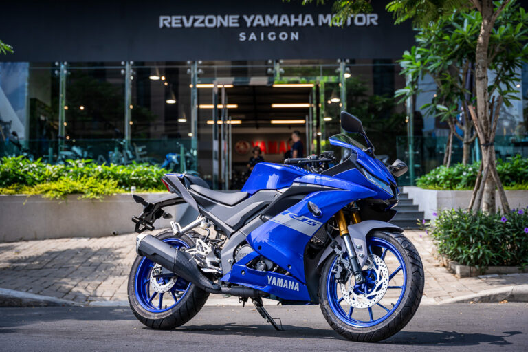 R15 và MT-15 – Cặp đôi xe phổ thông 155cc hoàn hảo - Revzone Yamaha Motor