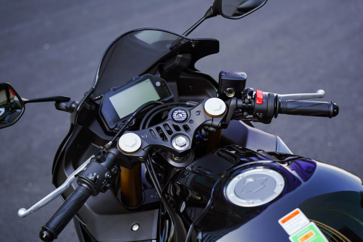 Em út R-series YZF-R3 của Yamaha có gì đặc biệt? - Revzone Yamaha Motor