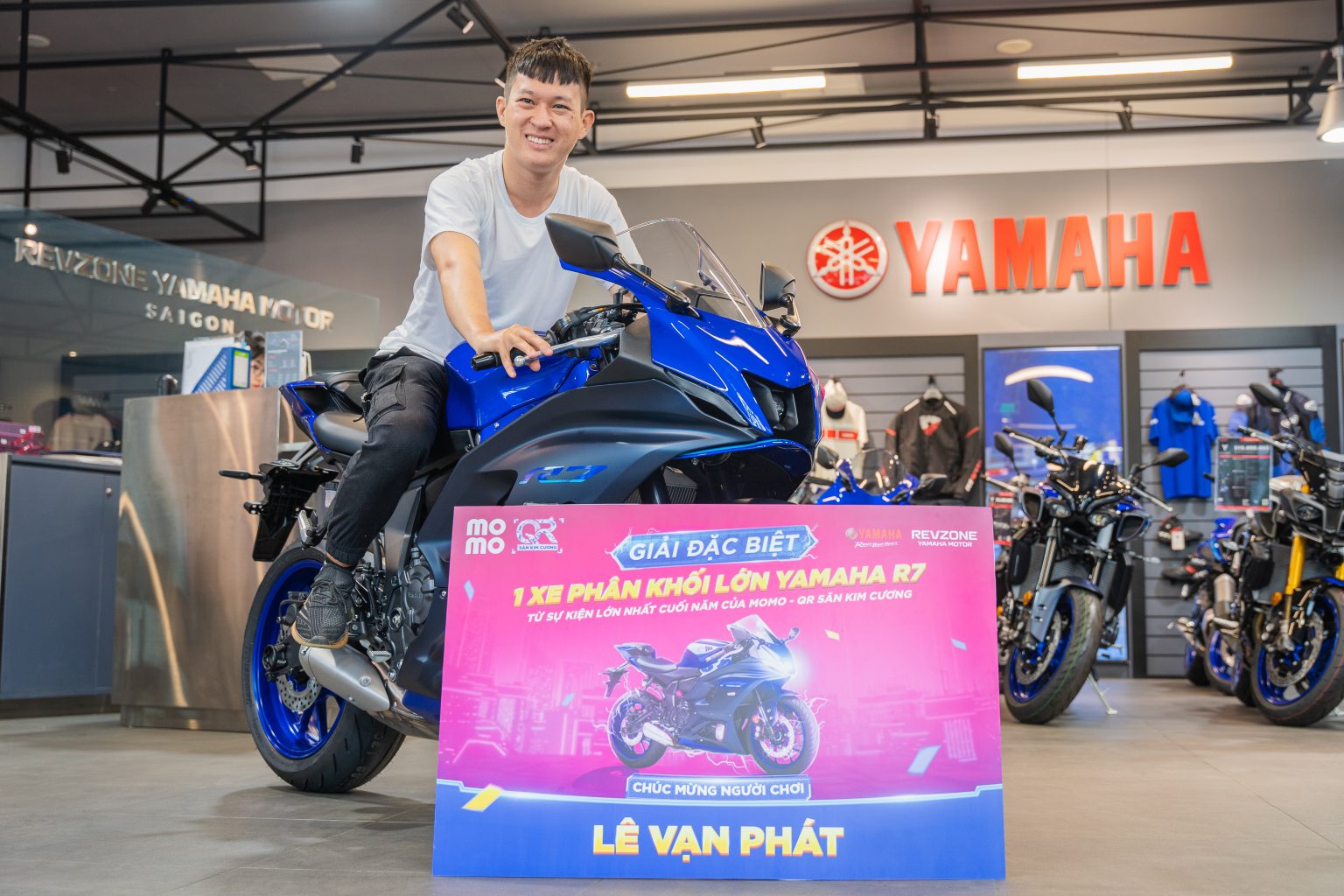 Bàn giao Yamaha R7 cho hai khách hàng may mắn - Revzone Yamaha Motor