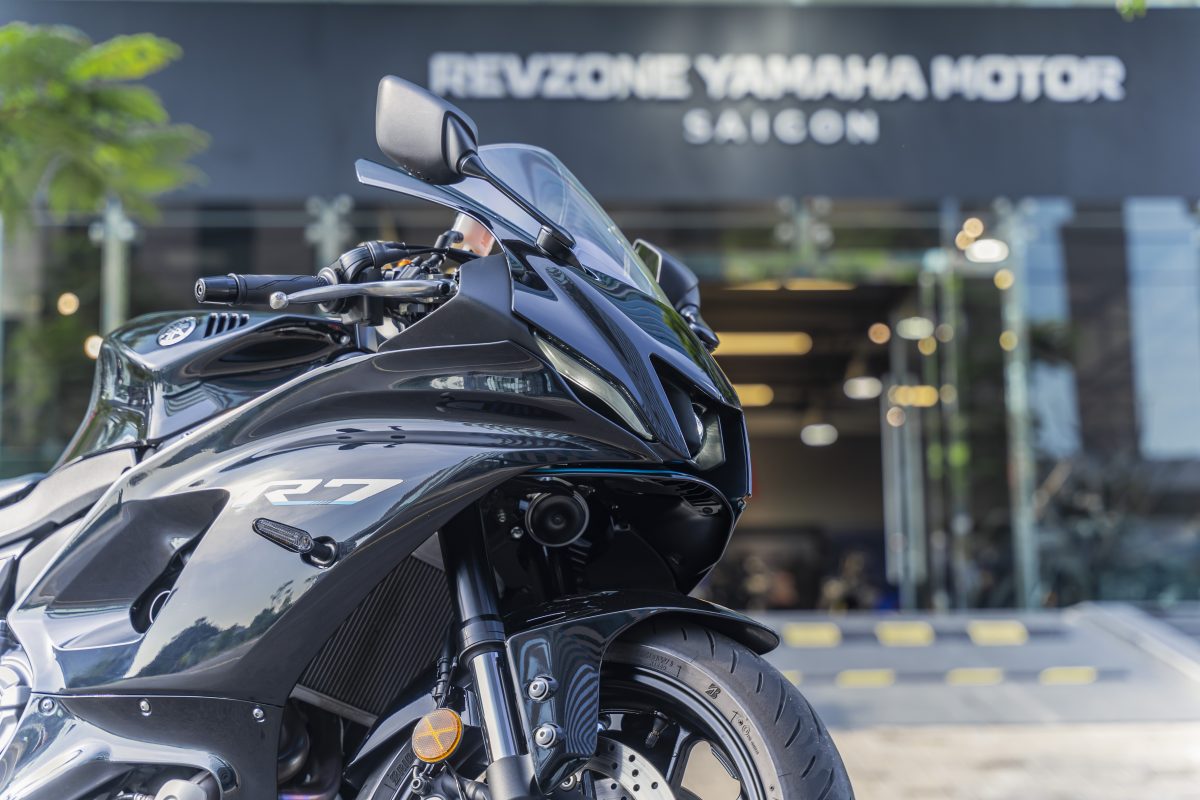 Thiết kế khí động học đậm chất thể thao supersport trên Yamaha R7 ...
