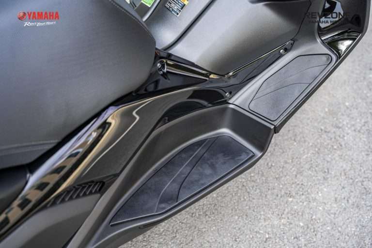 Đánh giá XMAX 300: Dáng ngồi công thái học, giá thì sao? - Revzone ...